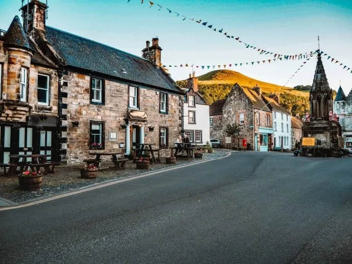 I Stayed At Mrs Baird's B&B In Outlander - The Covenanter Hotel ...